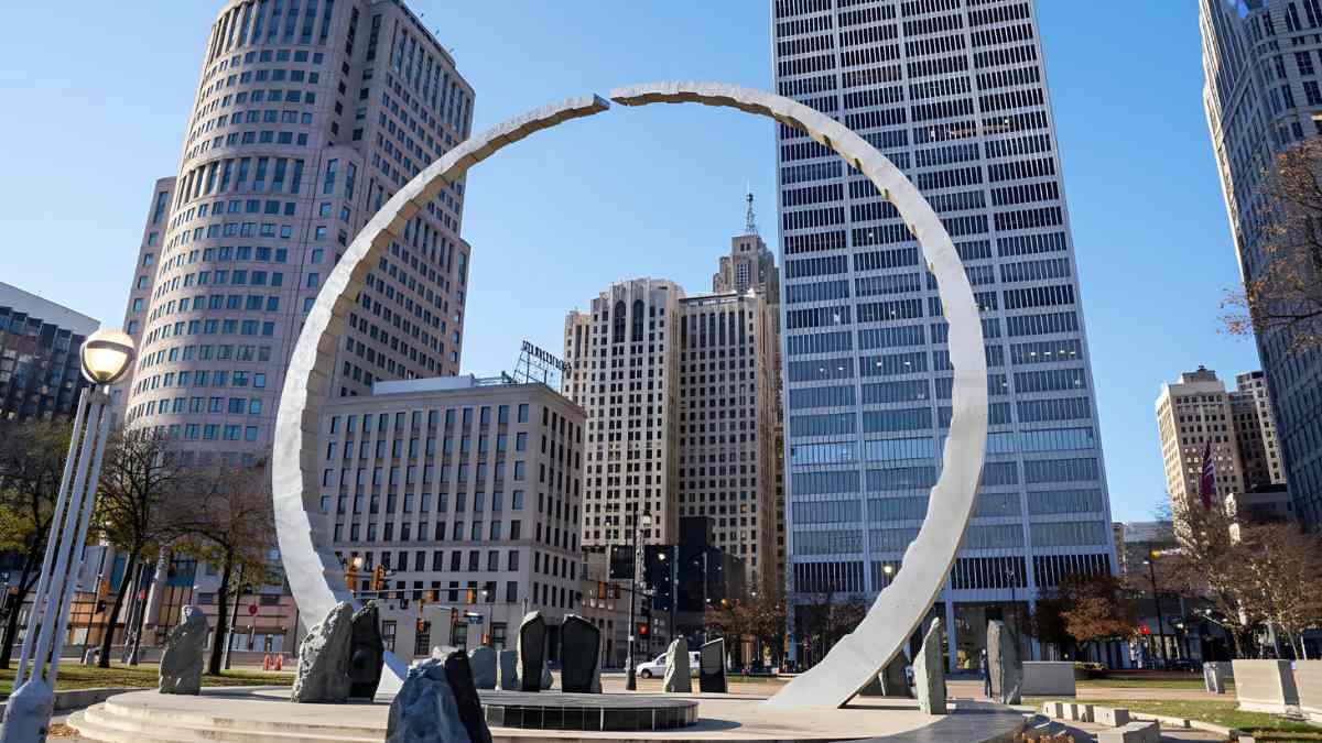 Detroit Landmarks Guide: Iconic Sights & Historic Gems